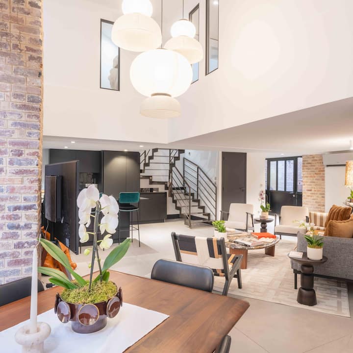 The Glass House – A Montmartre Townhouse With A/c - Parijs