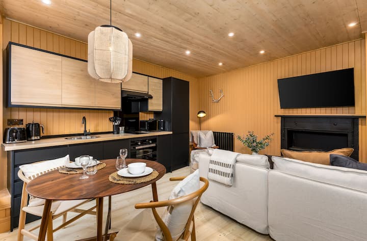 Highland Retreat: Modern Scottish-scandi Hideaway - Stirling