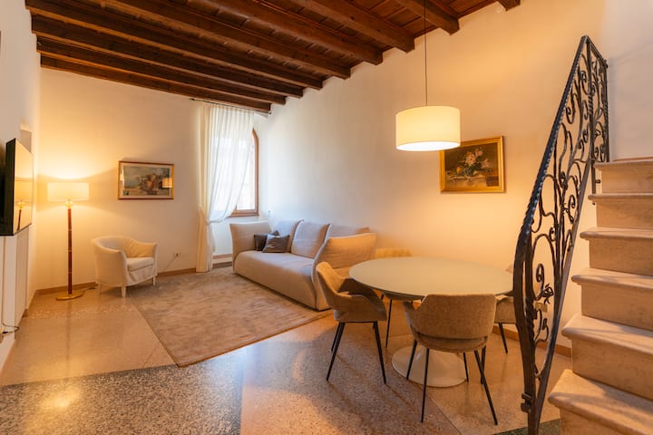 Residenza Nobiliare Che Affaccia Su Piazza Erbe - Lake Garda