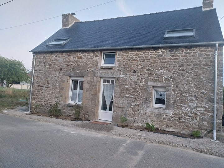 Petite Maison De Campagne Avec Poêle à Bois - Moncontour