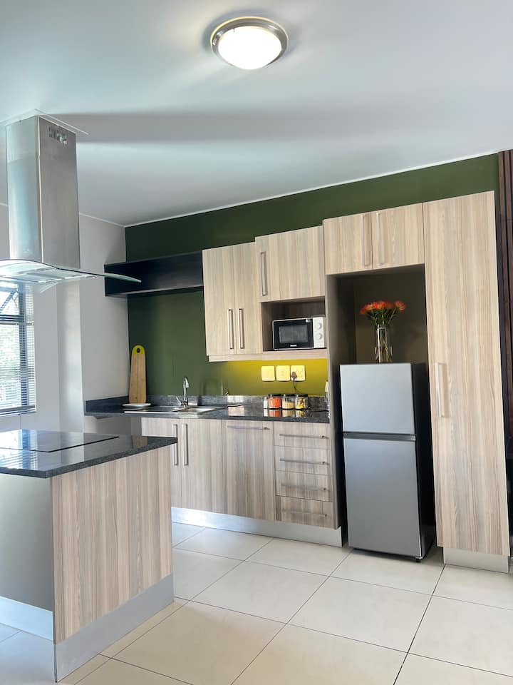 Cozy Urban Escape 1 Bed Hideaway - Sandton