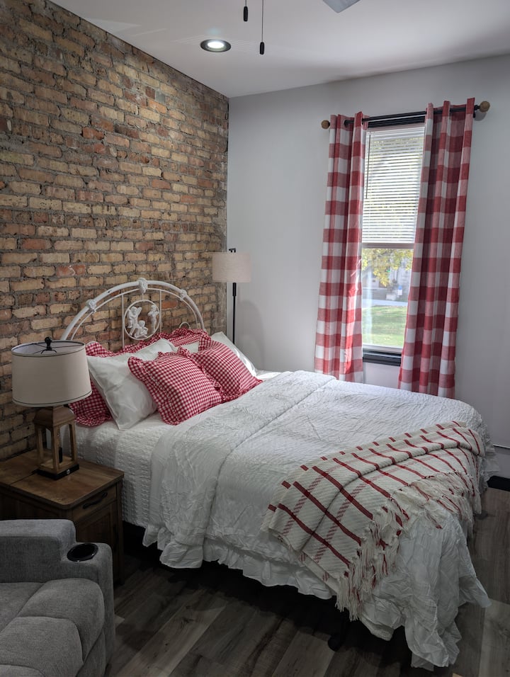 Checkers & Charm - Indiana