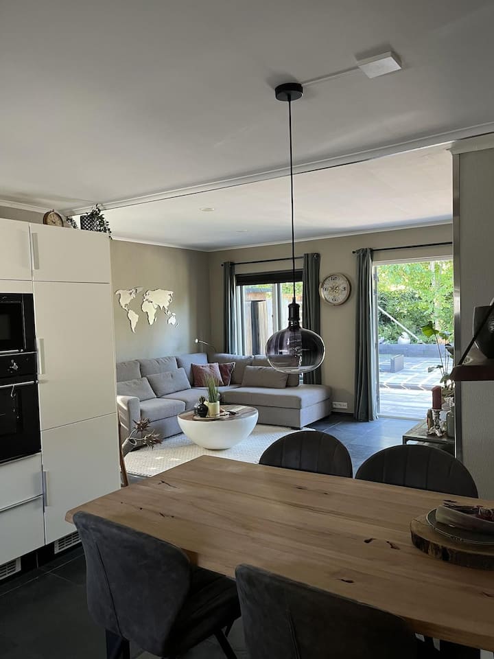 Bruinisse, Rustige Hoekwoning, Grote Tuin - Bruinisse