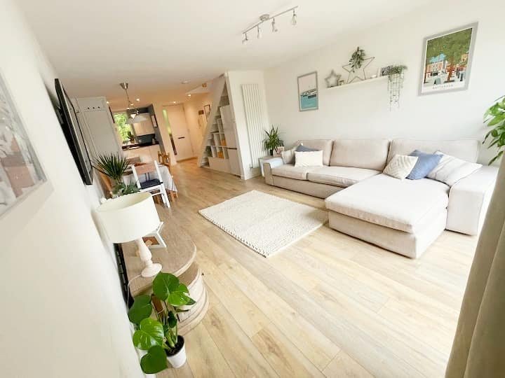 3 Bed Flat Battersea Square W/ Balcony & Parking - Chelsea, Londra