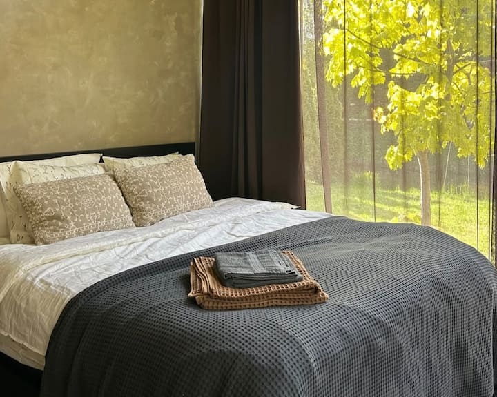 “Gardener’s Cabin” - With Hot Tub - Riga, Latvia