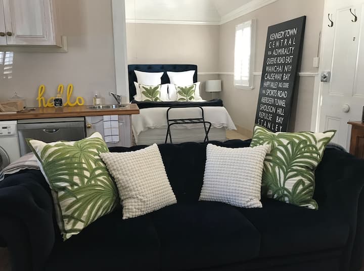 The Bakers Cottage - Quaint Country Guesthouse - Armidale