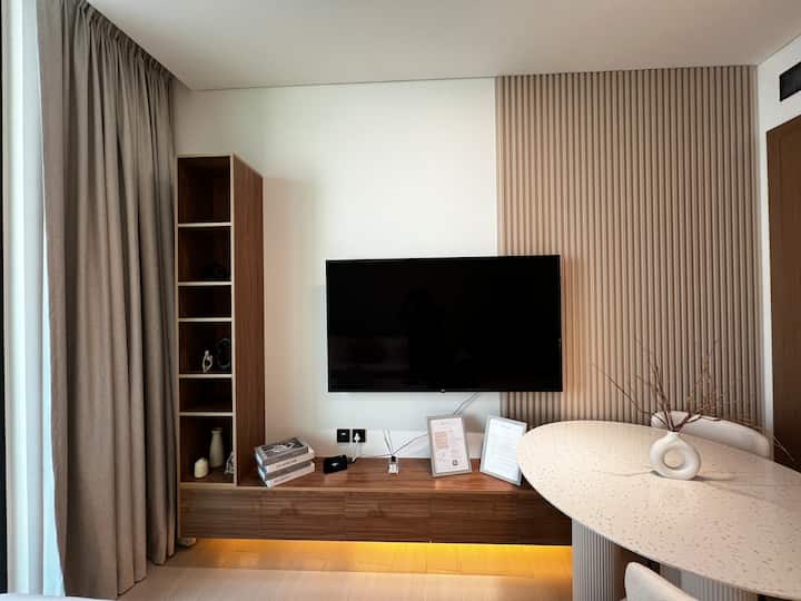 Brand New Luxury Studio | Amazing Pool & Gym - Dubai