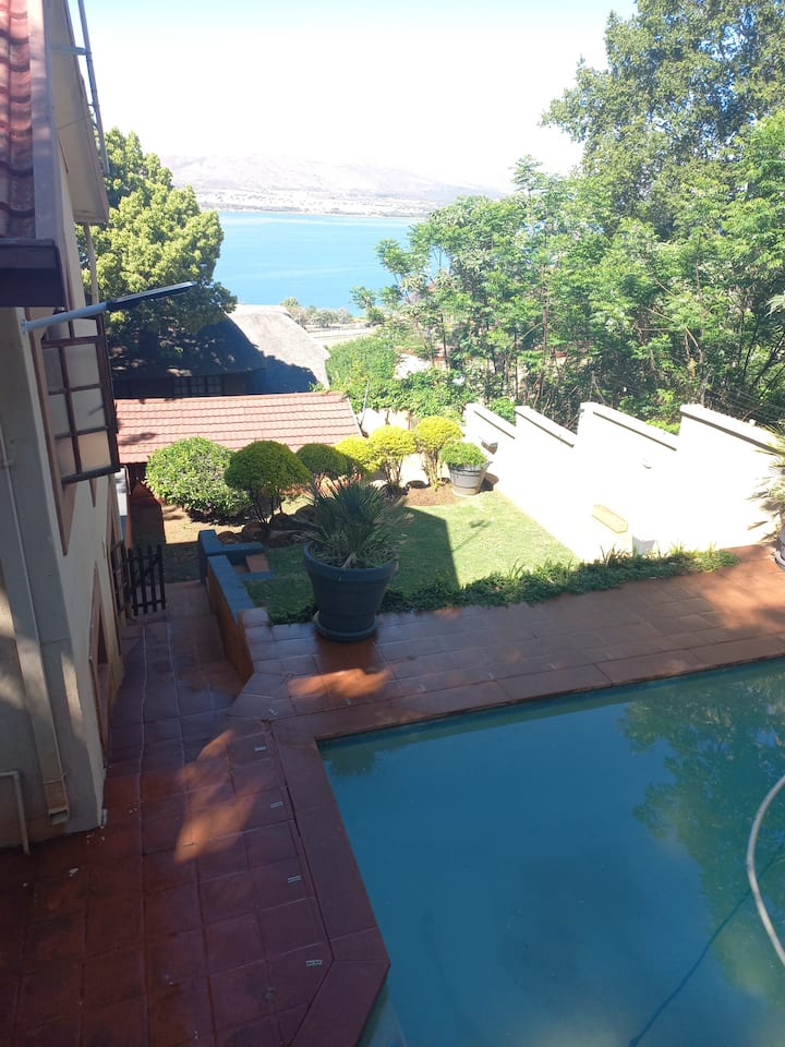 Kosmos Hills - Hartbeespoort