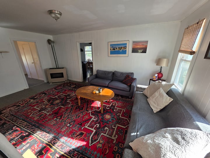 Old North End Dog Friendly Duplex With Backyard - Burlington, VT