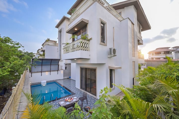 Luxury Villa By Miracle Resort - Khopoli
