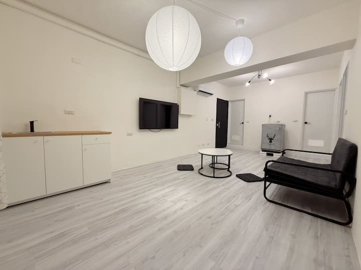 New Renovated Apt. With 3 Bedrooms In City Centre! - Taiwan
