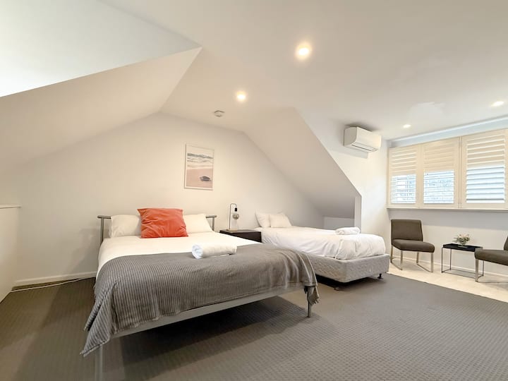 Stylish 3br Zetland House W/ 4 Beds + Backyard - Surry Hills
