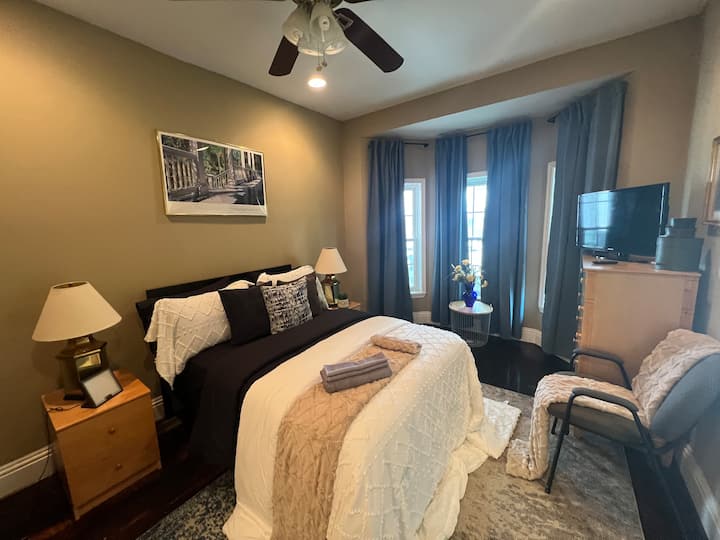 The Lake Honeoye Suite - Baltimore, MD