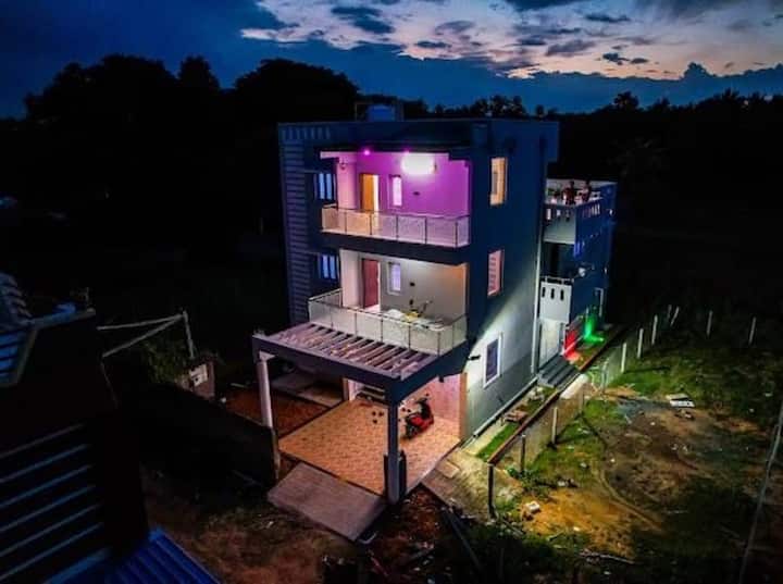 Beautiful French Villa With Iceland Kitchen - Puducherry