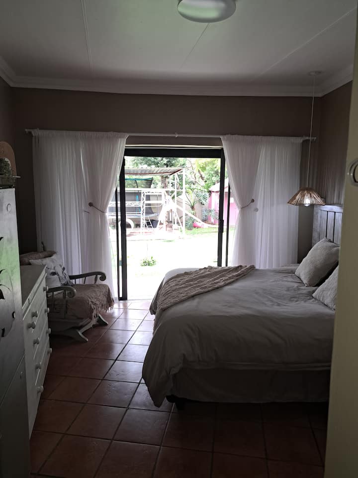 Stay Eazi
Self-catering
Unit 2 - Piet Retief