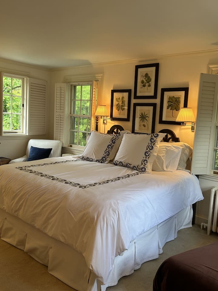 Private 2nd Floor Bedroom Suite In Main Line Home - King of Prussia, PA