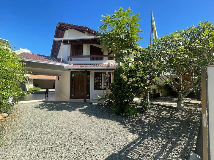 Casa Espaçosa A Poucos Metros Da Praia! - Barra Velha
