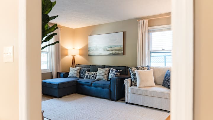Hoosier Hideaway · Your Bloomington Retreat - Bloomington