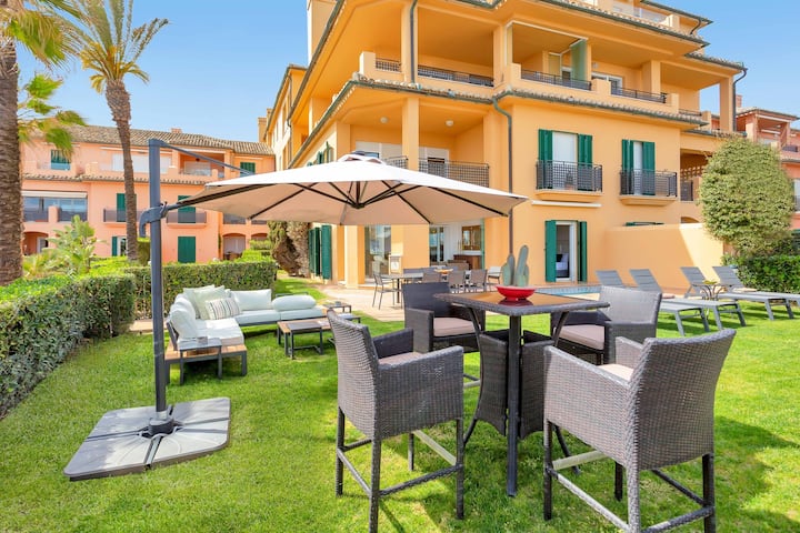 4 Bed Luxury Marina Apartment, Garden, Pool, Shops - Sotogrande