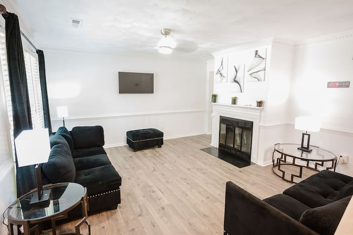 Cozy Home With 2 Master Bedrooms In Chesapeake, Va - Chesapeake, VA