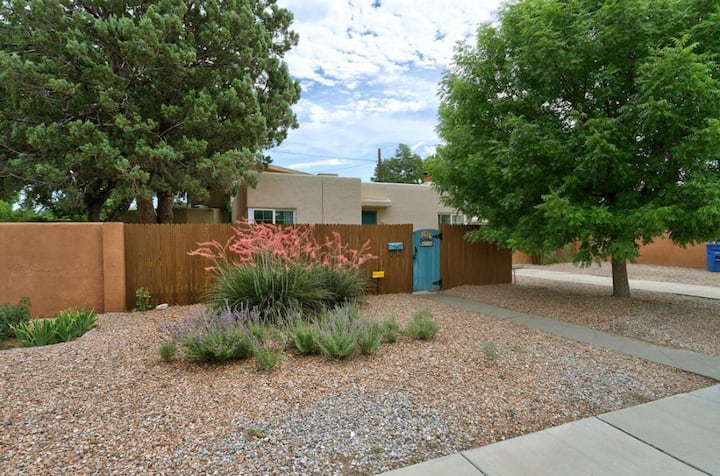 Old Town Escape | Walk To Shops & Dining 3bed/2ba - Albuquerque, NM