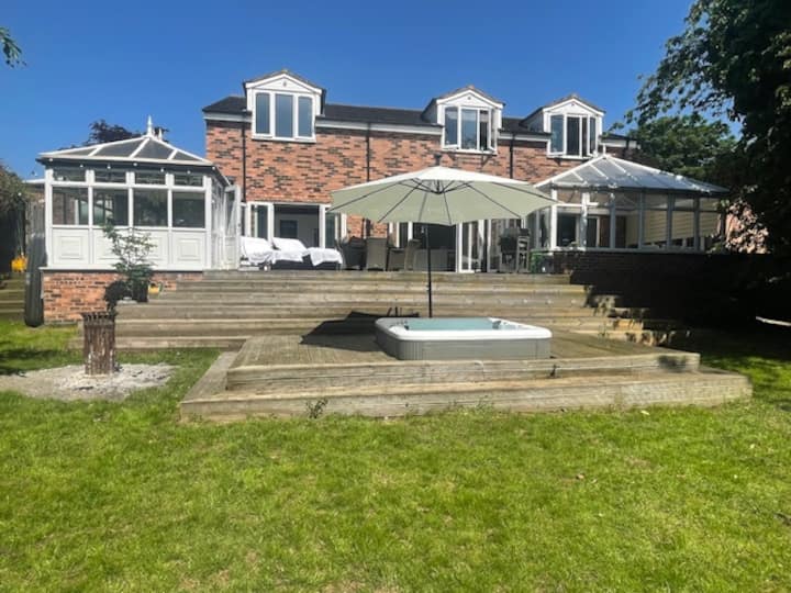 Entertaining House ! - Drayton Manor Resort
