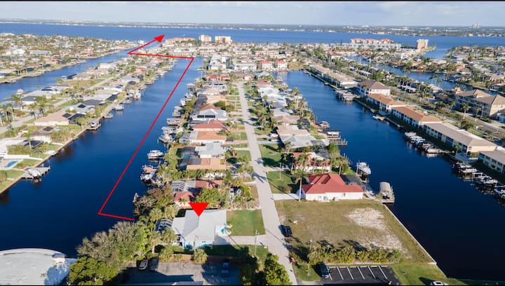 Florida Touch! This Flawless, Direct To Open Water - Cape Coral, FL