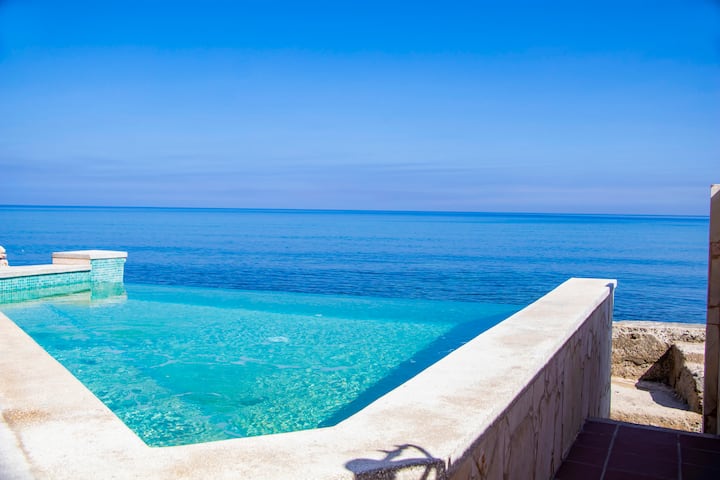 Villa Leones, Waterfront Property, Infinity Pool. - Cuba