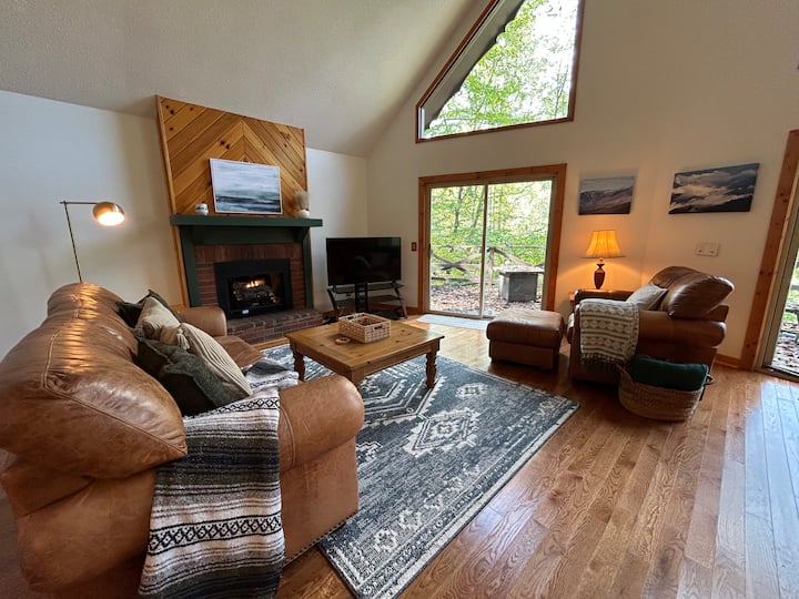 Tree Tops Retreat W/ River, Waterfall & High Peaks - Mount Mitchell State Park, Burnsville