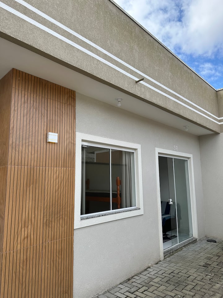 Nova. Casa Ampla Em Pguá. Internet E Garagem Até 2 - Paranaguá
