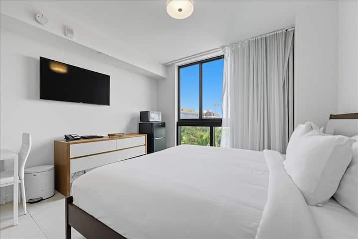 Cozy Apartment In Downtown Doral - Doral, FL