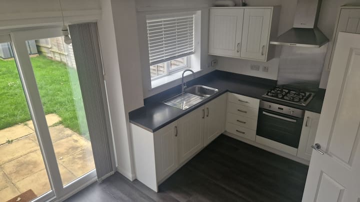 Completely Empty Two Bedroom House By Racecourse. - Tewkesbury
