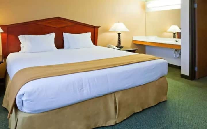 Bw Ex Eagan-luxury King Studio Sofa Living Room Ns - Bloomington, MN