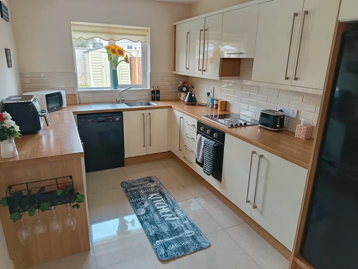 2br Townhouse, Super King, 5 Min To Carlow Centre - Carlow