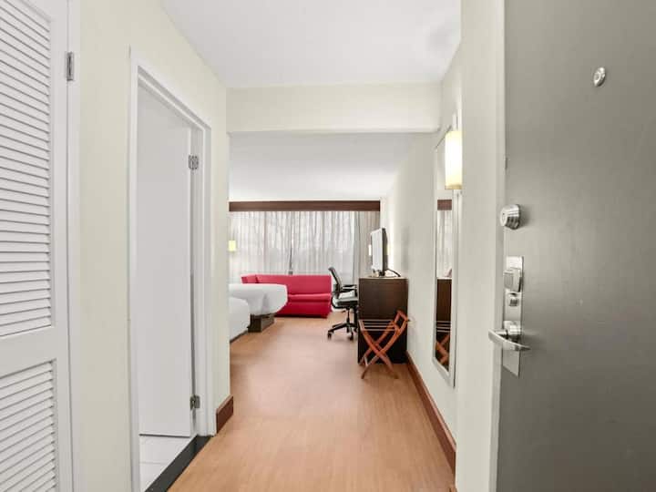 2 Double Beds · Indoor Pool · Gym · Near Shopping - Stamford, CT