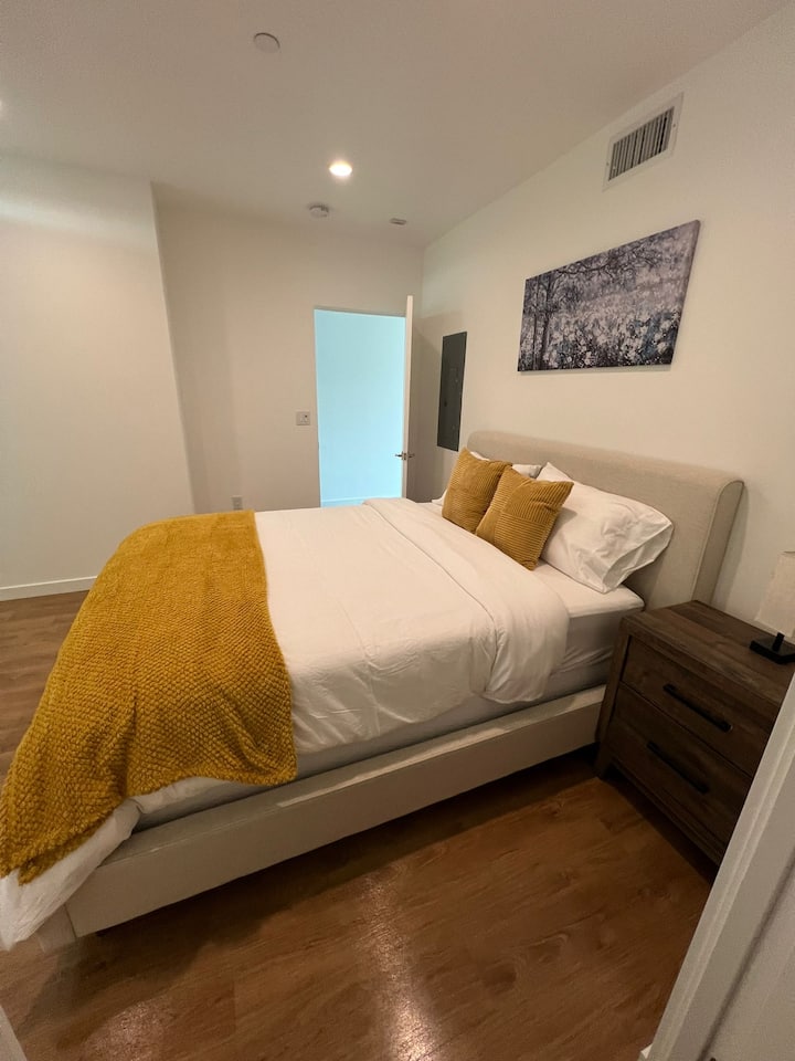 Cozy 1brnear Sawtelle Japantown & Ucla W/pool, Gym - Santa Monica, CA