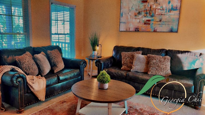 Stay Peachy, Stay Chic - Modern Southern Charm - Albany, GA