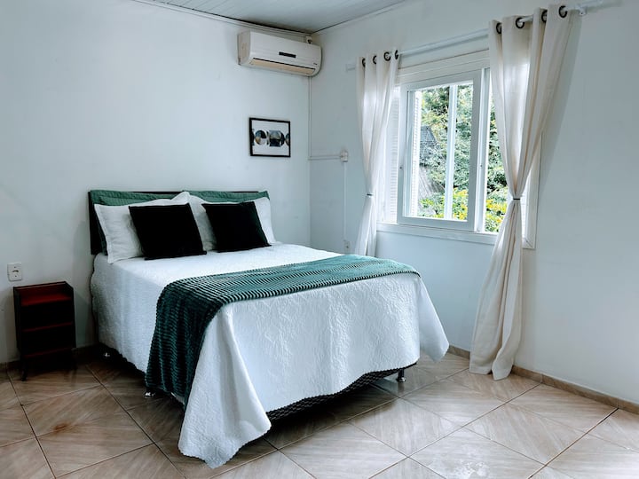 Casa | 8 Pessoas| 
Próx Centro| Churrasq |Pátio - Colinas