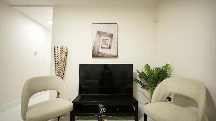 Homely Suite In Delta - New Westminster