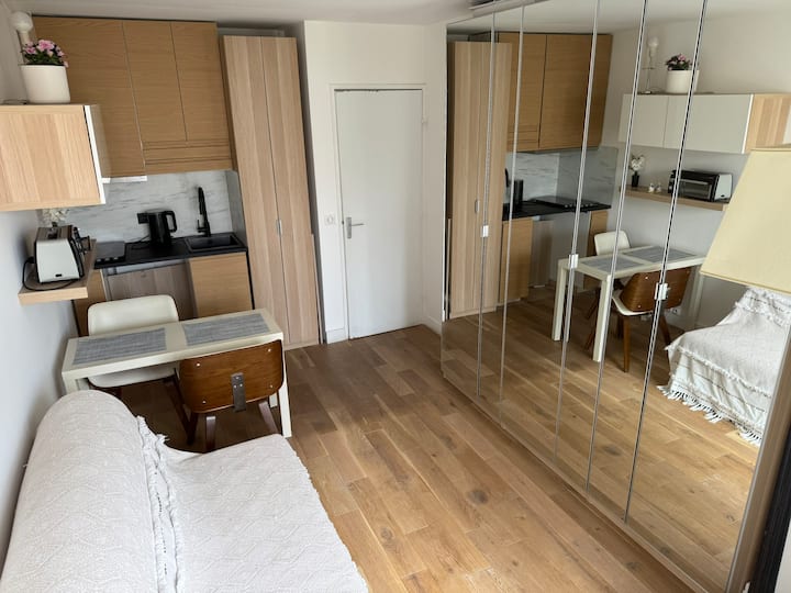 Studio Sympa à Paris En Métro -Balcon & Wifi - Puteaux