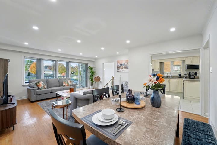 Modern 2br Home • Free Parking • North Toronto - Toronto