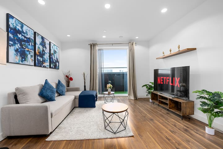 Panoramic City Views – Elegant 2br, 2 Min To Metro - Manchester