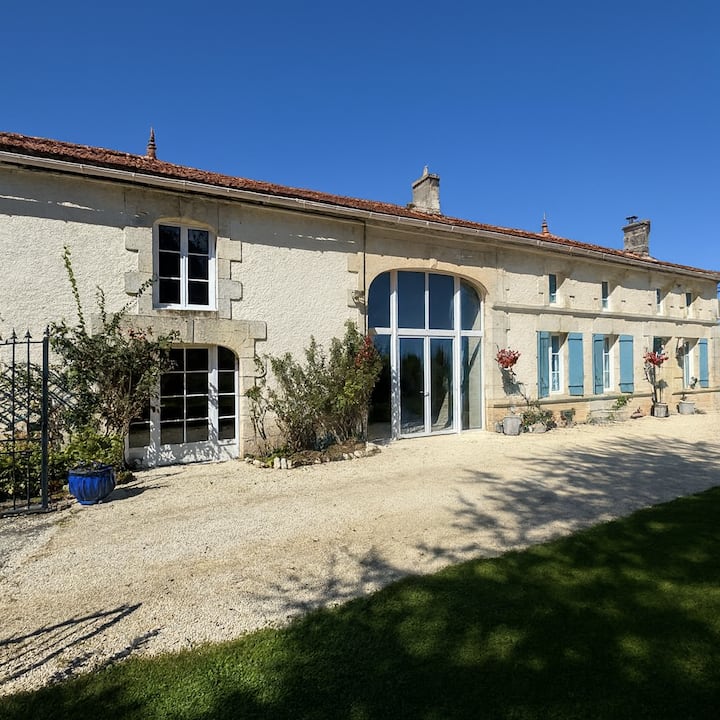 Gîte-famille-vue Sur La Campagne-sdb Privée Avec D - Jonzac
