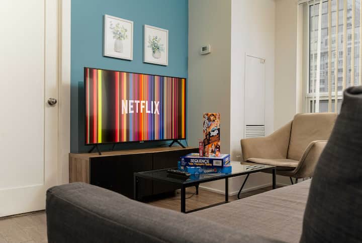 Stylish 3br Condo | Balcony W/ Breathtaking Views - Toronto, ON