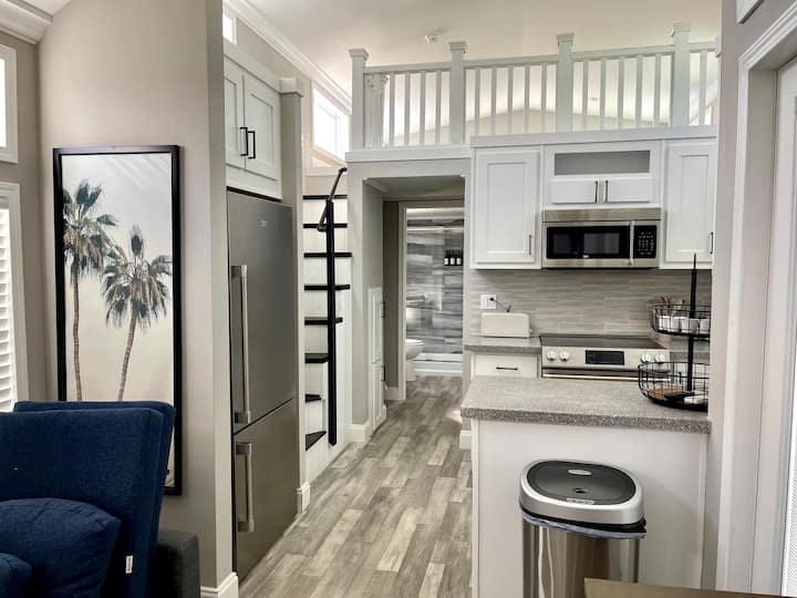 Pinecraft Tiny Home: Quiet, Spacious & New - Sarasota, FL