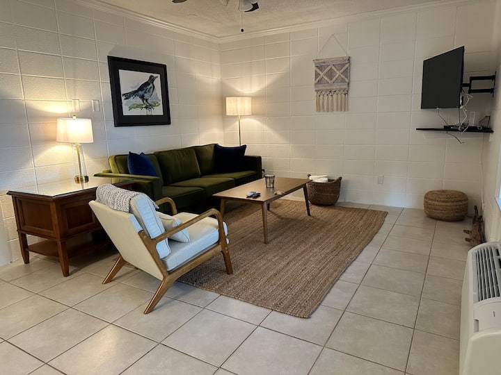 Coastal Charm At Sand & Sea Inn - 比洛克西