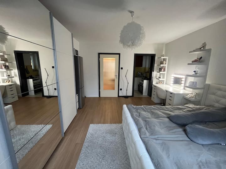 Zentral Einfach Und Voll Ausgestattet! - Hannover