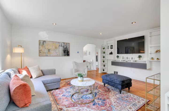 Relaxing Windsor Retreat|sleeps 10|pool Table|yard - Detroit, MI