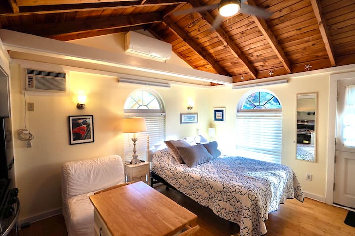 Shorelands Coastal Romantic Getaway - Kennebunk, ME