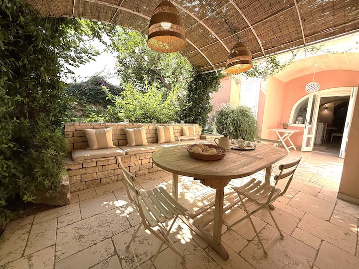 Donna Lucrezia, Un Giardino Segreto Per Te! - Bari